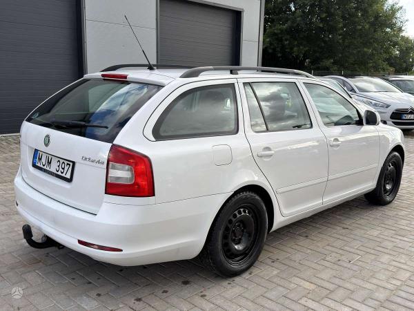 Balts Skoda Octavia 2009 Viļņa, ar dzinēja tilpumu 1.60 L un nobraukumu 316 tūkst. km par 1450 €, foto 5 vietnē AUTOMOTO.COM.LV