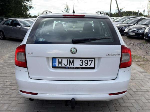 Balts Skoda Octavia 2009 Viļņa, ar dzinēja tilpumu 1.60 L un nobraukumu 316 tūkst. km par 1450 €, foto 6 vietnē AUTOMOTO.COM.LV