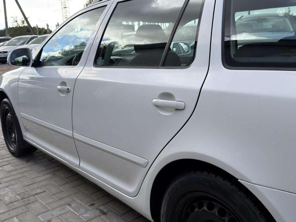 Balts Skoda Octavia 2009 Viļņa, ar dzinēja tilpumu 1.60 L un nobraukumu 316 tūkst. km par 1450 €, foto 8 vietnē AUTOMOTO.COM.LV