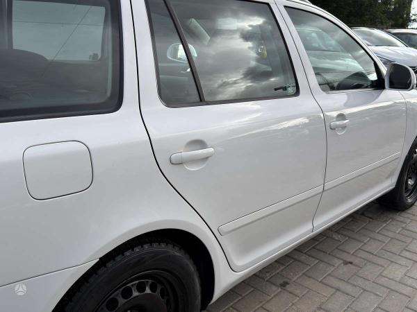 Balts Skoda Octavia 2009 Viļņa, ar dzinēja tilpumu 1.60 L un nobraukumu 316 tūkst. km par 1450 €, foto 9 vietnē AUTOMOTO.COM.LV