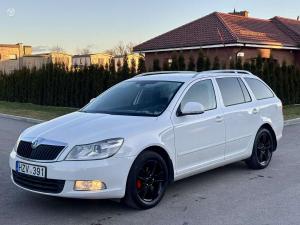 White Skoda Octavia 2010 in Vilnius, with an engine capacity of 1.60 L and mileage of 268 thousand km for 3500 €, photo  on AUTOMOTO.COM.LV