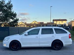 White Skoda Octavia 2010 in Vilnius, with an engine capacity of 1.60 L and mileage of 268 thousand km for 3500 €, photo 2 on AUTOMOTO.COM.LV