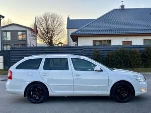 White Skoda Octavia 2010 in Vilnius, with an engine capacity of 1.60 L and mileage of 268 thousand km for 3500 €, photo 9 on AUTOMOTO.COM.LV