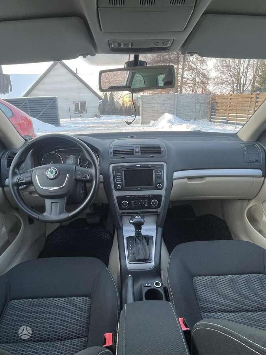 Balts Skoda Octavia 2010 Kauņa, ar dzinēja tilpumu 1.60 L un nobraukumu 378 tūkst. km par 3250 €, foto 1 vietnē AUTOMOTO.COM.LV