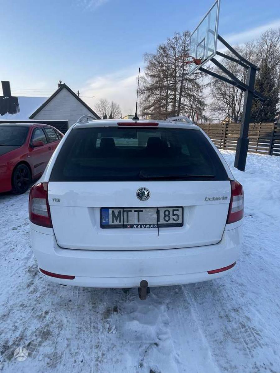 Balts Skoda Octavia 2010 Kauņa, ar dzinēja tilpumu 1.60 L un nobraukumu 378 tūkst. km par 3250 €, foto 5 vietnē AUTOMOTO.COM.LV
