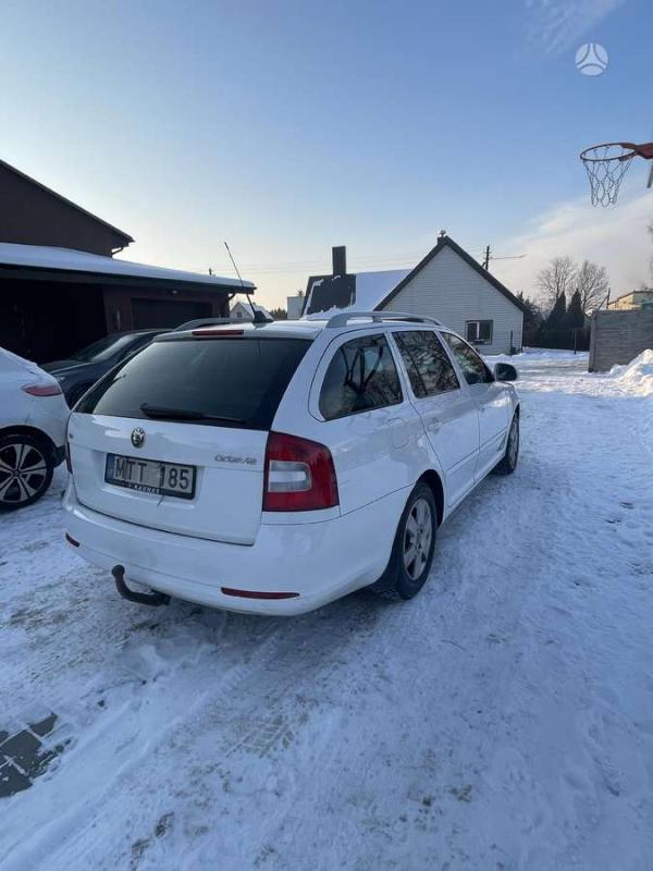 White Skoda Octavia 2010 in Kaunas, with an engine capacity of 1.60 L and mileage of 378 thousand km for 3250 €, photo 6 on AUTOMOTO.COM.LV