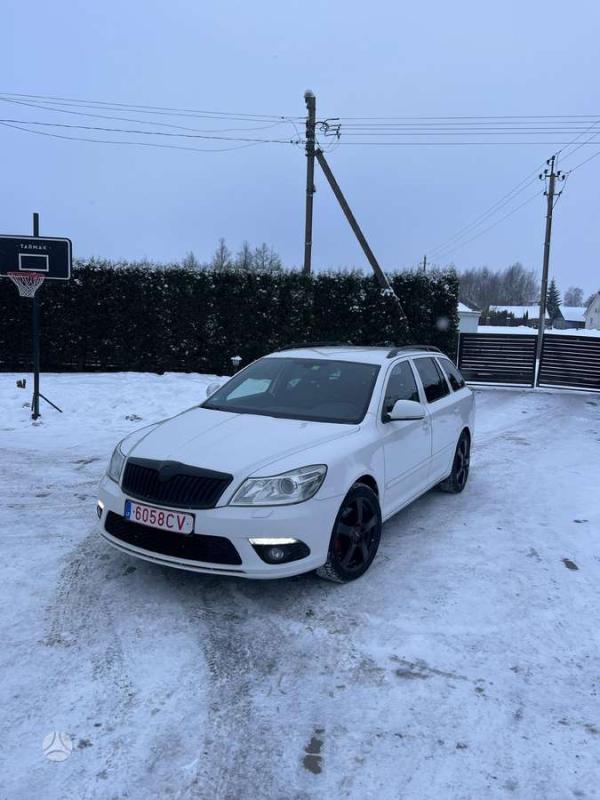 Balts Skoda Octavia 2010 Viļņa, ar dzinēja tilpumu 2.00 L un nobraukumu 281 tūkst. km par 5950 €, foto 4 vietnē AUTOMOTO.COM.LV
