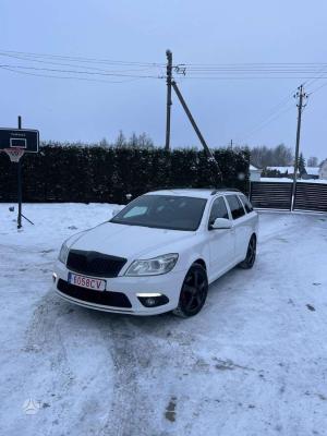 White Skoda Octavia 2010 in Vilnius, with an engine capacity of 2.00 L and mileage of 281 thousand km for 5950 €, photo 4 on AUTOMOTO.COM.LV