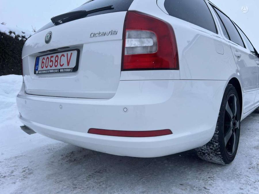 White Skoda Octavia 2010 in Vilnius, with an engine capacity of 2.00 L and mileage of 281 thousand km for 5950 €, photo 9 on AUTOMOTO.COM.LV