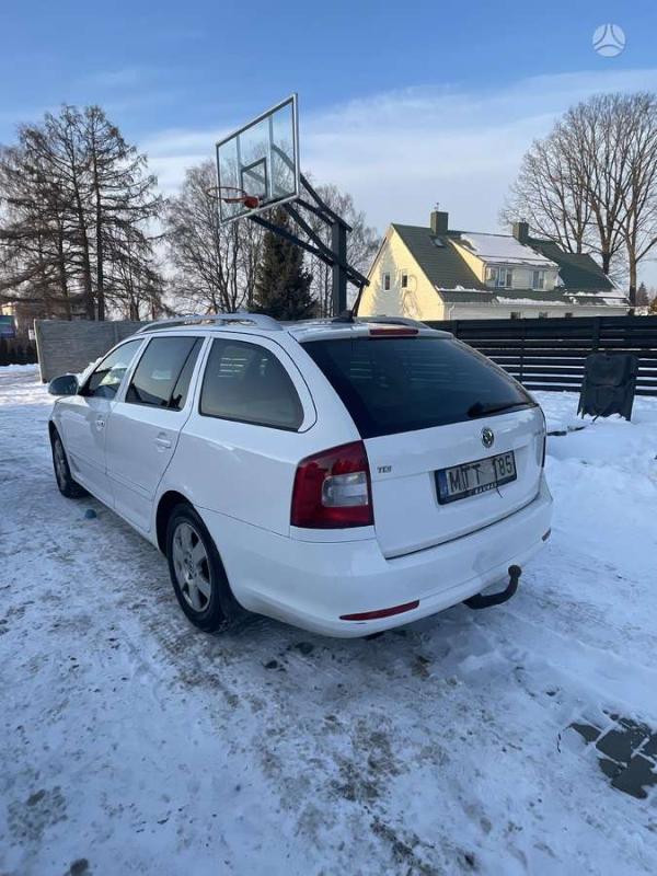 Balts Skoda Octavia 2010 Kauņa, ar dzinēja tilpumu 1.60 L un nobraukumu 372 tūkst. km par 3250 €, foto 6 vietnē AUTOMOTO.COM.LV