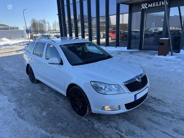 Balts Skoda Octavia 2010 Kauņa, ar dzinēja tilpumu 1.60 L un nobraukumu 260 tūkst. km par 3850 €, foto 2 vietnē AUTOMOTO.COM.LV