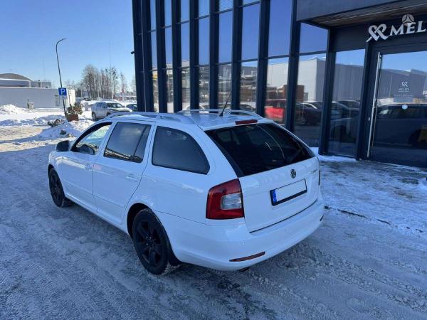 Balts Skoda Octavia 2010 Kauņa, ar dzinēja tilpumu 1.60 L un nobraukumu 260 tūkst. km par 3850 €, foto 4 vietnē AUTOMOTO.COM.LV