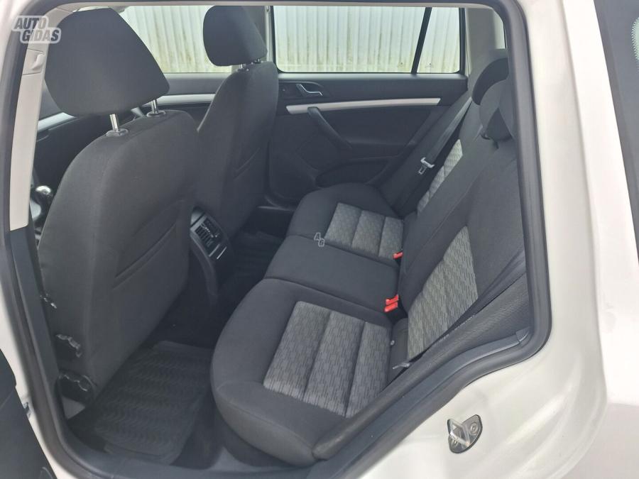 Balts Skoda Octavia 2010 Marijampole, ar dzinēja tilpumu 1.60 L un nobraukumu 268 tūkst. km par 3350 €, foto 8 vietnē AUTOMOTO.COM.LV