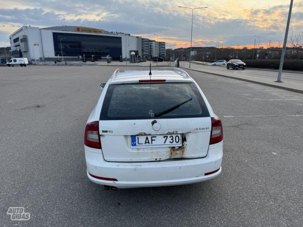 White Skoda Octavia 2010 in Vilnius, with an engine capacity of 2.00 L and mileage of 440 thousand km for 1300 €, photo 3 on AUTOMOTO.COM.LV