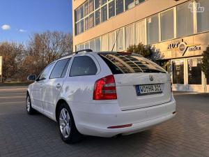 White Skoda Octavia 2010 in Telschi, with an engine capacity of 1.60 L and mileage of 233 thousand km for 3950 €, photo 5 on AUTOMOTO.COM.LV
