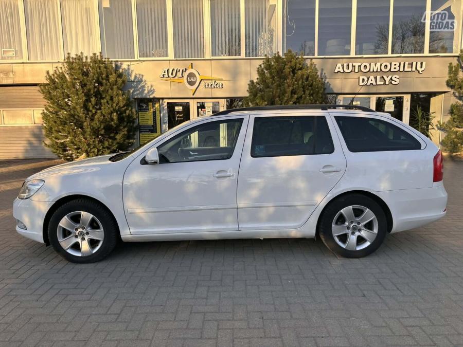 White Skoda Octavia 2010 in Telschi, with an engine capacity of 1.60 L and mileage of 233 thousand km for 3950 €, photo 8 on AUTOMOTO.COM.LV
