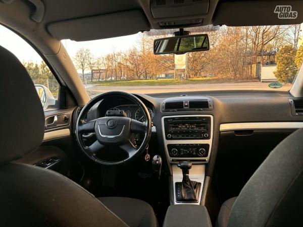 White Skoda Octavia 2010 in Telschi, with an engine capacity of 1.60 L and mileage of 233 thousand km for 4700 €, photo 10 on AUTOMOTO.COM.LV