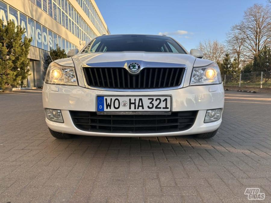 White Skoda Octavia 2010 in Telschi, with an engine capacity of 1.60 L and mileage of 235 thousand km for 3100 €, photo 3 on AUTOMOTO.COM.LV