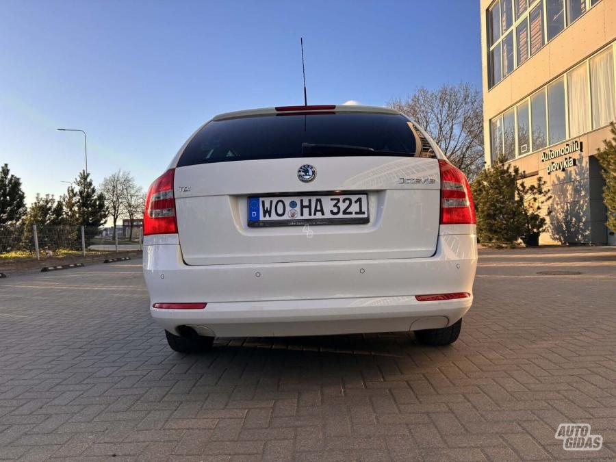 White Skoda Octavia 2010 in Telschi, with an engine capacity of 1.60 L and mileage of 235 thousand km for 3100 €, photo 7 on AUTOMOTO.COM.LV