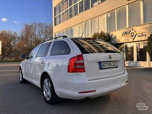 Balts Skoda Octavia 2010 Telšiai, ar dzinēja tilpumu 1.60 L un nobraukumu 234 tūkst. km par 3100 €, foto 5 vietnē AUTOMOTO.COM.LV