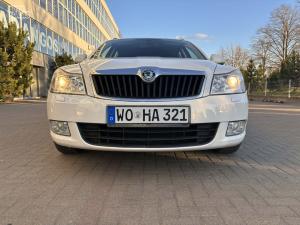 White Skoda Octavia 2010 in Telschi, with an engine capacity of 1.60 L and mileage of 234 thousand km for 3100 €, photo 3 on AUTOMOTO.COM.LV