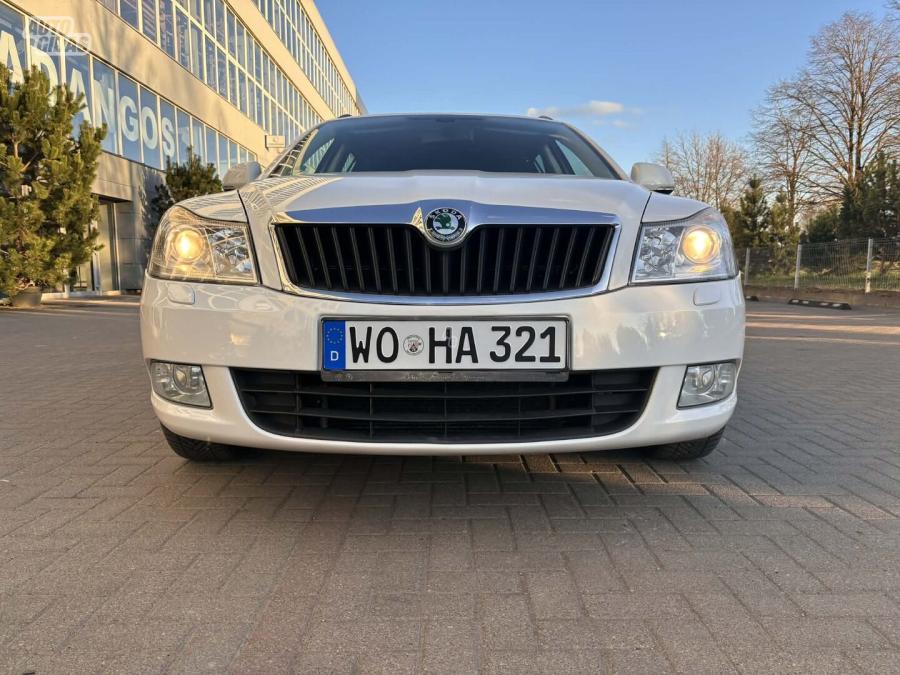 White Skoda Octavia 2010 in Telschi, with an engine capacity of 1.60 L and mileage of 234 thousand km for 3100 €, photo 3 on AUTOMOTO.COM.LV