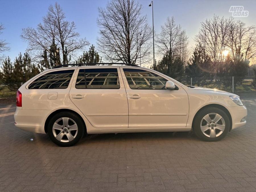 White Skoda Octavia 2010 in Telschi, with an engine capacity of 1.60 L and mileage of 234 thousand km for 3100 €, photo 10 on AUTOMOTO.COM.LV