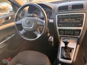 White Skoda Octavia 2010 in Telschi, with an engine capacity of 1.60 L and mileage of 234 thousand km for 3100 €, photo 12 on AUTOMOTO.COM.LV