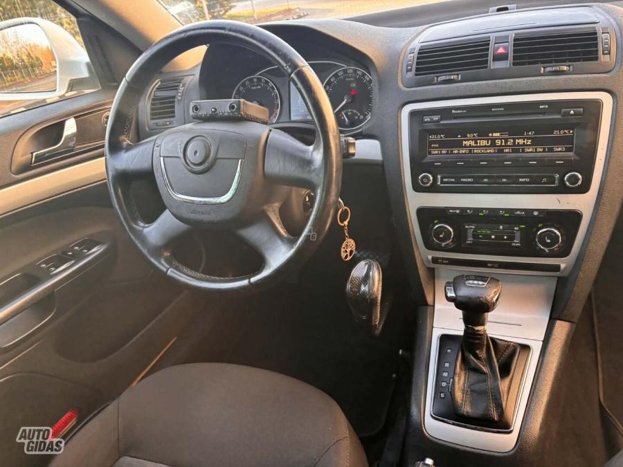 White Skoda Octavia 2010 in Telschi, with an engine capacity of 1.60 L and mileage of 234 thousand km for 3100 €, photo 12 on AUTOMOTO.COM.LV
