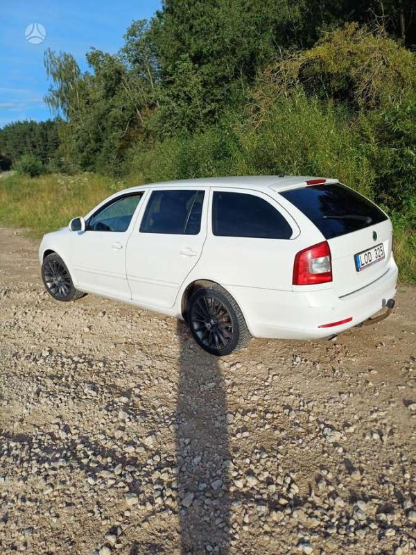 White Skoda Octavia 2010 in Vilnius, with an engine capacity of 0.00 L and mileage of 310 thousand km for 1450 €, photo 1 on AUTOMOTO.COM.LV