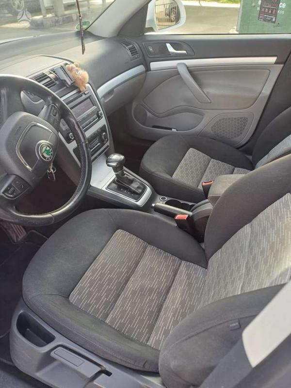 White Skoda Octavia 2010 in Vilnius, with an engine capacity of 0.00 L and mileage of 310 thousand km for 1450 €, photo 2 on AUTOMOTO.COM.LV