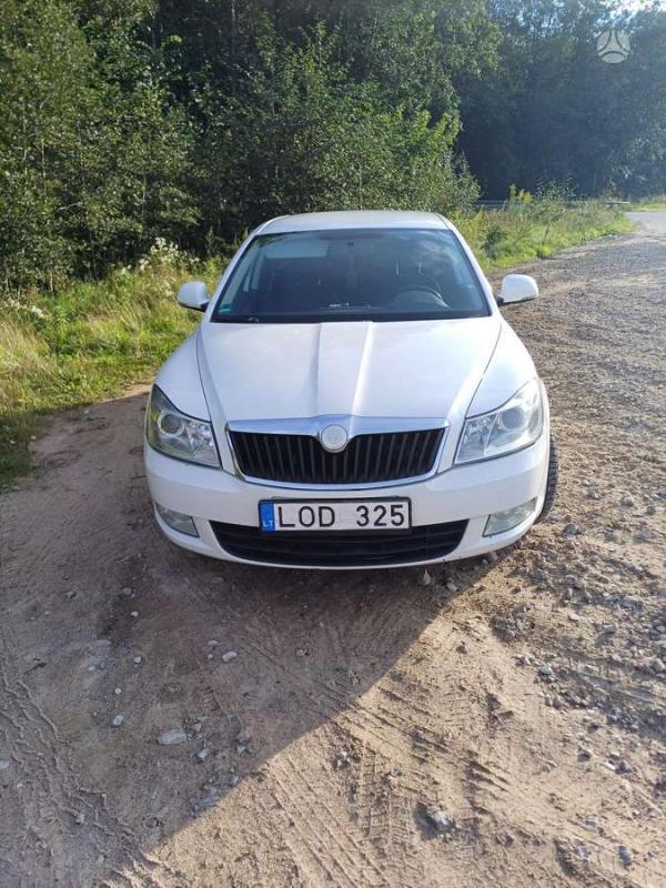 White Skoda Octavia 2010 in Vilnius, with an engine capacity of 0.00 L and mileage of 310 thousand km for 1450 €, photo 7 on AUTOMOTO.COM.LV