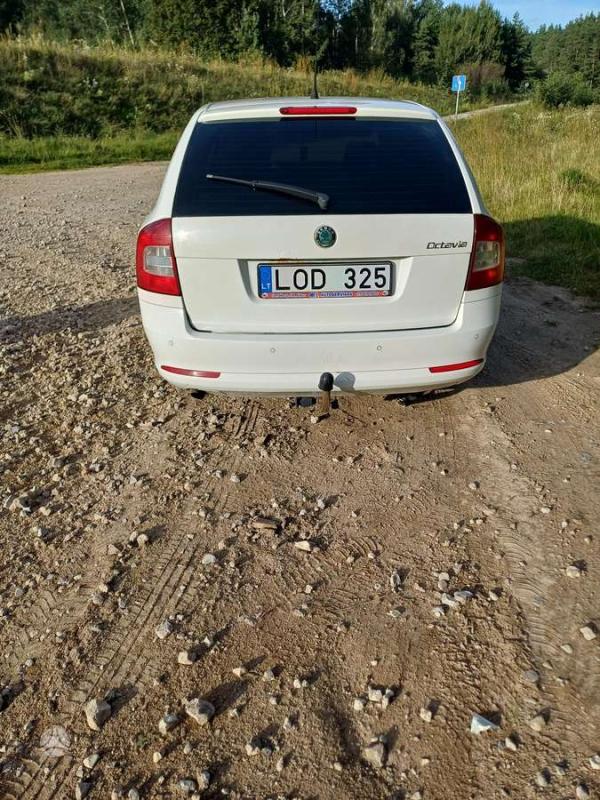 White Skoda Octavia 2010 in Vilnius, with an engine capacity of 0.00 L and mileage of 310 thousand km for 1450 €, photo 9 on AUTOMOTO.COM.LV