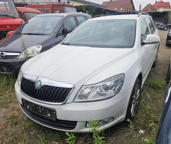 Balts Skoda Octavia 2010 Kelmė, ar dzinēja tilpumu 1.20 L un nobraukumu 227 tūkst. km par 2450 €, foto 4 vietnē AUTOMOTO.COM.LV
