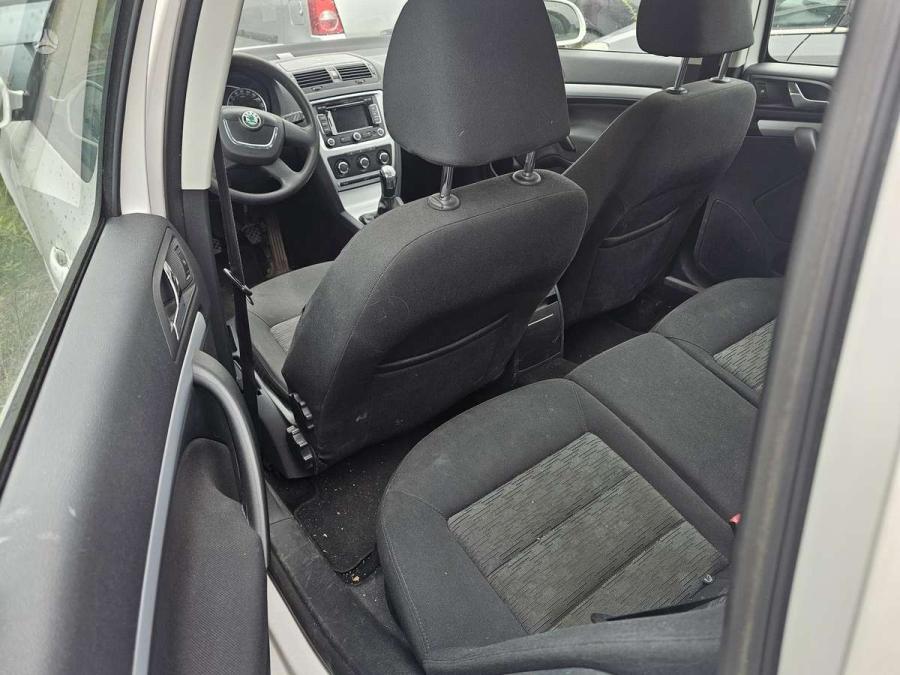 Balts Skoda Octavia 2010 Kelmė, ar dzinēja tilpumu 1.20 L un nobraukumu 227 tūkst. km par 2450 €, foto 10 vietnē AUTOMOTO.COM.LV