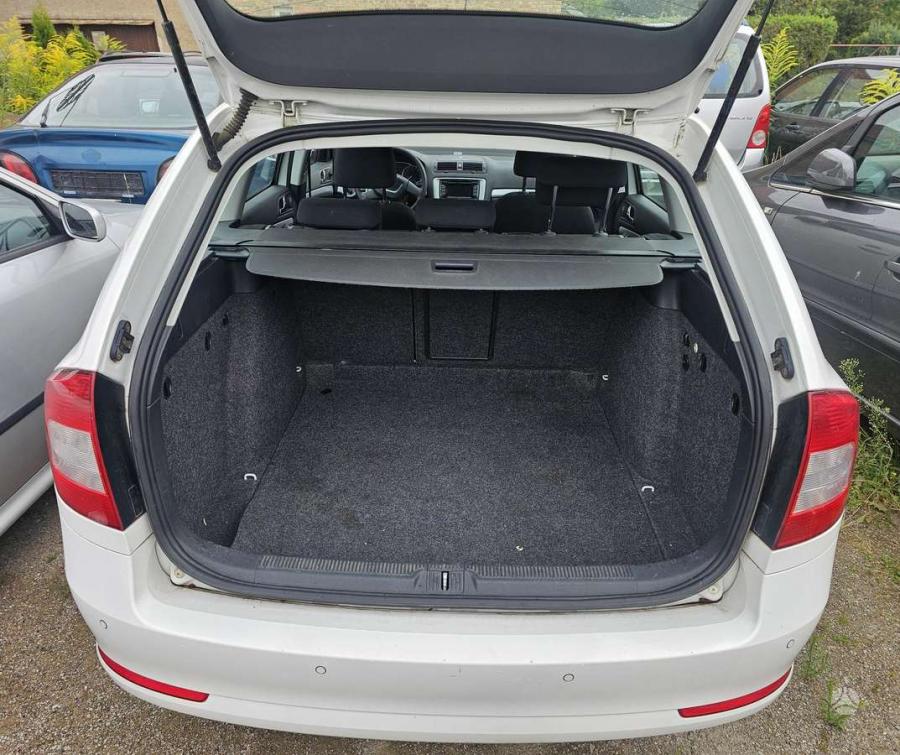 Balts Skoda Octavia 2010 Kelmė, ar dzinēja tilpumu 1.20 L un nobraukumu 227 tūkst. km par 2450 €, foto 11 vietnē AUTOMOTO.COM.LV