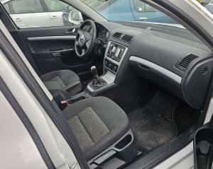 Balts Skoda Octavia 2010 Kelmė, ar dzinēja tilpumu 1.20 L un nobraukumu 227 tūkst. km par 2450 €, foto 13 vietnē AUTOMOTO.COM.LV