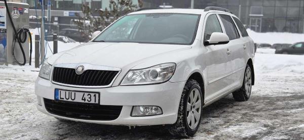 White Skoda Octavia 2011 in Vilnius, with an engine capacity of 1.97 L and mileage of 366 thousand km for 2300 €, photo 1 on AUTOMOTO.COM.LV