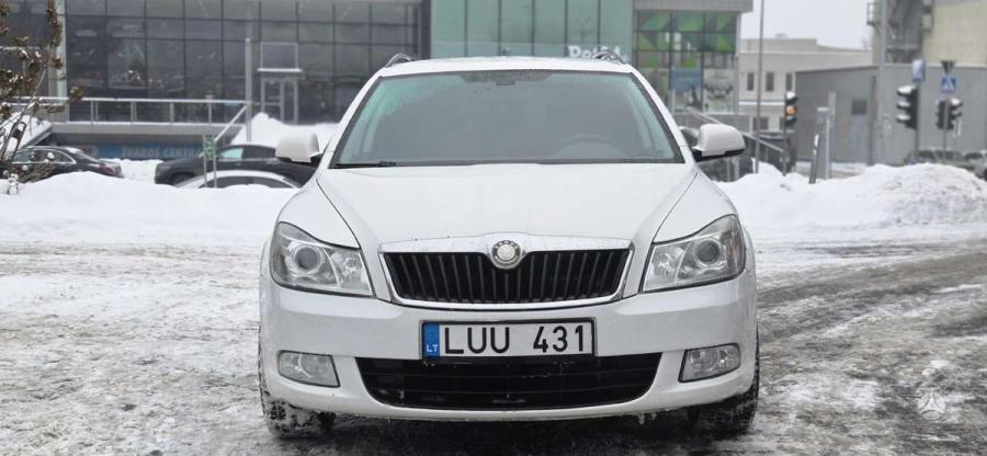White Skoda Octavia 2011 in Vilnius, with an engine capacity of 1.97 L and mileage of 366 thousand km for 2300 €, photo 2 on AUTOMOTO.COM.LV