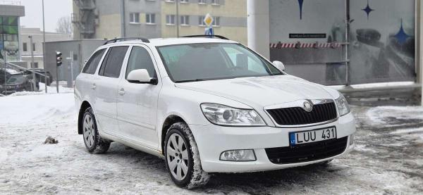 White Skoda Octavia 2011 in Vilnius, with an engine capacity of 1.97 L and mileage of 366 thousand km for 2300 €, photo 3 on AUTOMOTO.COM.LV