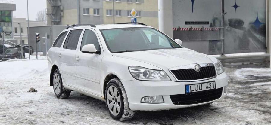 White Skoda Octavia 2011 in Vilnius, with an engine capacity of 1.97 L and mileage of 366 thousand km for 2300 €, photo 3 on AUTOMOTO.COM.LV
