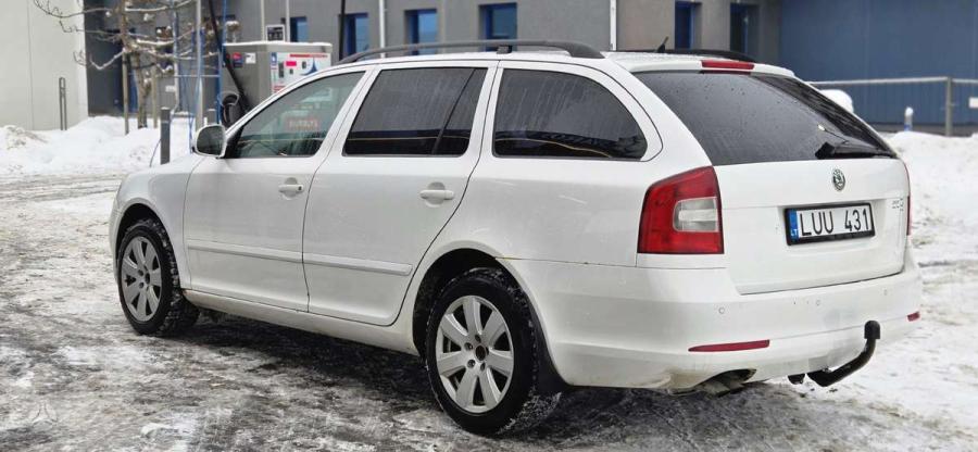 White Skoda Octavia 2011 in Vilnius, with an engine capacity of 1.97 L and mileage of 366 thousand km for 2300 €, photo 6 on AUTOMOTO.COM.LV
