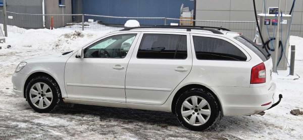 White Skoda Octavia 2011 in Vilnius, with an engine capacity of 1.97 L and mileage of 366 thousand km for 2300 €, photo 7 on AUTOMOTO.COM.LV