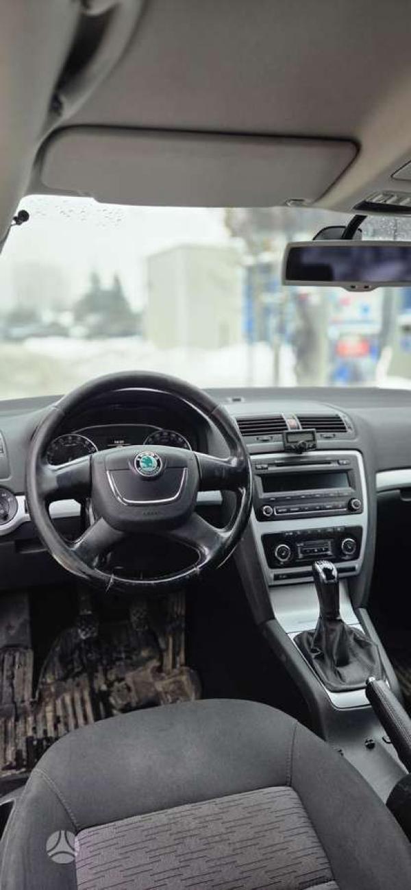 White Skoda Octavia 2011 in Vilnius, with an engine capacity of 1.97 L and mileage of 366 thousand km for 2300 €, photo 11 on AUTOMOTO.COM.LV