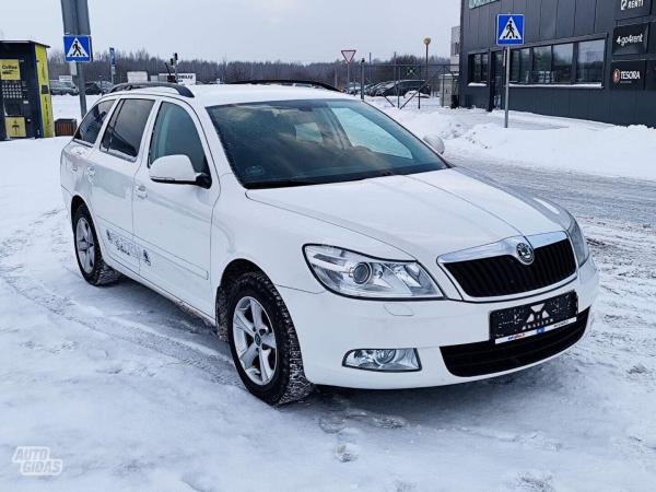 White Skoda Octavia 2011 in Siauliai, with an engine capacity of 2.00 L and mileage of 260 thousand km for 3400 €, photo 1 on AUTOMOTO.COM.LV