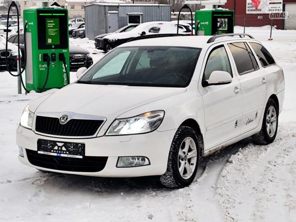 White Skoda Octavia 2011 in Siauliai, with an engine capacity of 2.00 L and mileage of 260 thousand km for 3400 €, photo 2 on AUTOMOTO.COM.LV