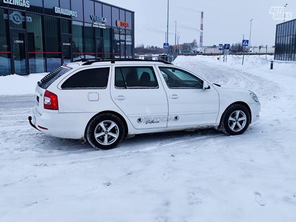 White Skoda Octavia 2011 in Siauliai, with an engine capacity of 2.00 L and mileage of 260 thousand km for 3400 €, photo 8 on AUTOMOTO.COM.LV