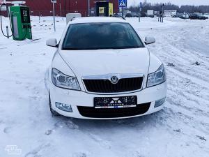 White Skoda Octavia 2011 in Siauliai, with an engine capacity of 2.00 L and mileage of 260 thousand km for 3400 €, photo 3 on AUTOMOTO.COM.LV
