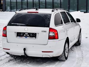 White Skoda Octavia 2011 in Siauliai, with an engine capacity of 2.00 L and mileage of 260 thousand km for 3400 €, photo 4 on AUTOMOTO.COM.LV