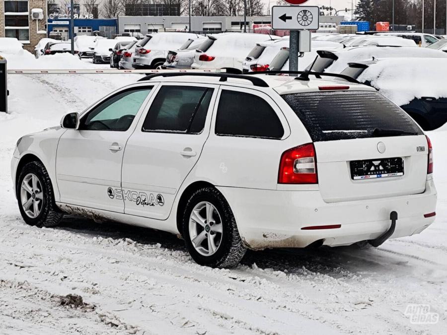White Skoda Octavia 2011 in Siauliai, with an engine capacity of 2.00 L and mileage of 260 thousand km for 3400 €, photo 5 on AUTOMOTO.COM.LV